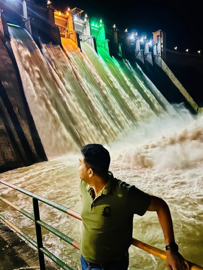 Due to heavy rains seven flood gates of Rihand Dam opened after 8 years ...